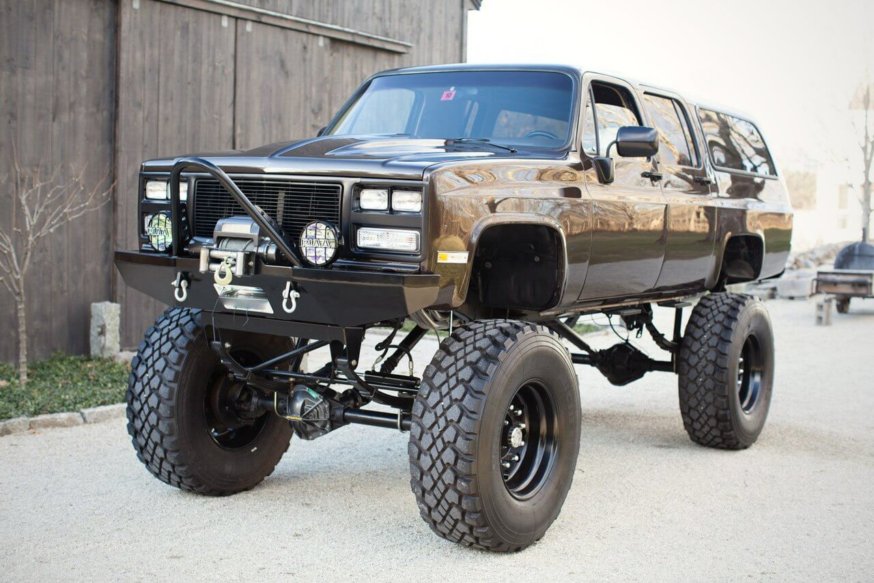 Lifted Chevy Suburban 2500 rock crawler - picture gallery