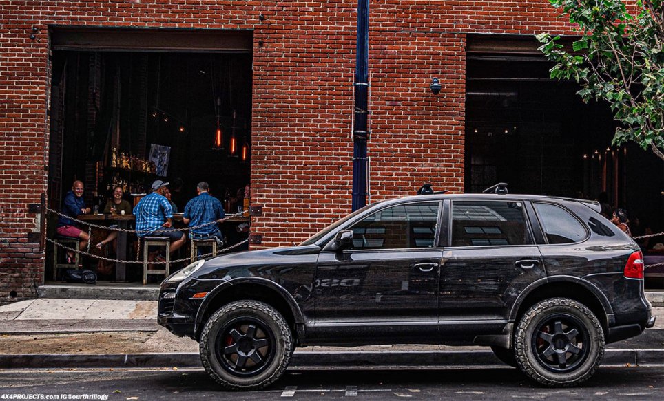 Lifted Porsche Cayenne Turbo S on 33 Inch Off-road tires