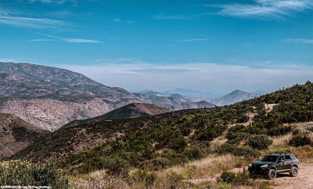 Lifted Porsche Cayenne Turbo S on 33 Inch Off-road tires