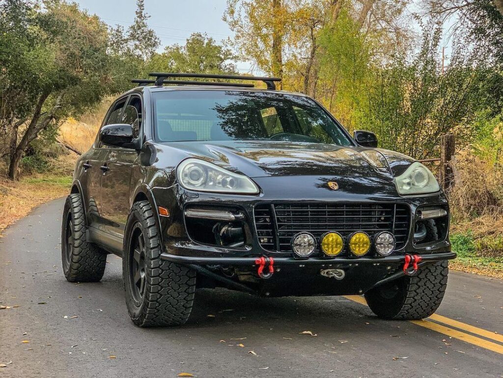 Lifted Porsche Cayenne Turbo S on 33 Inch Off-road tires