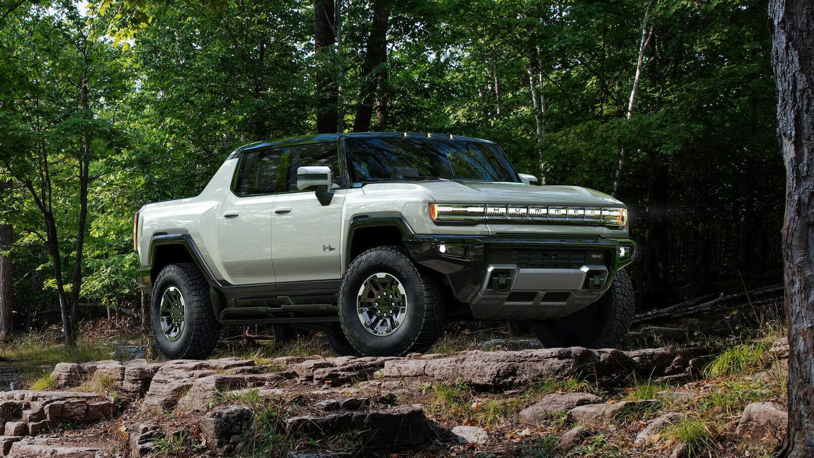 GMC Hummer EV – the Ultimate Electric Pickup Truck or SUV - offroadium.com