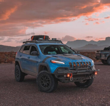 Lifted Jeep Grand Cherokee Trailhawk WK2 Overland Off Road Build on 33s