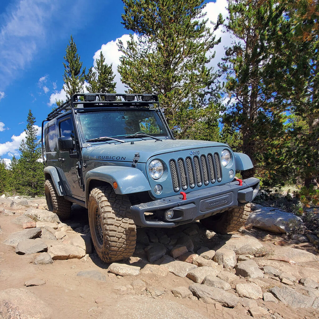 Lifted Jeep Wrangler JK Rubicon With Gobi Stealth Roof Rack