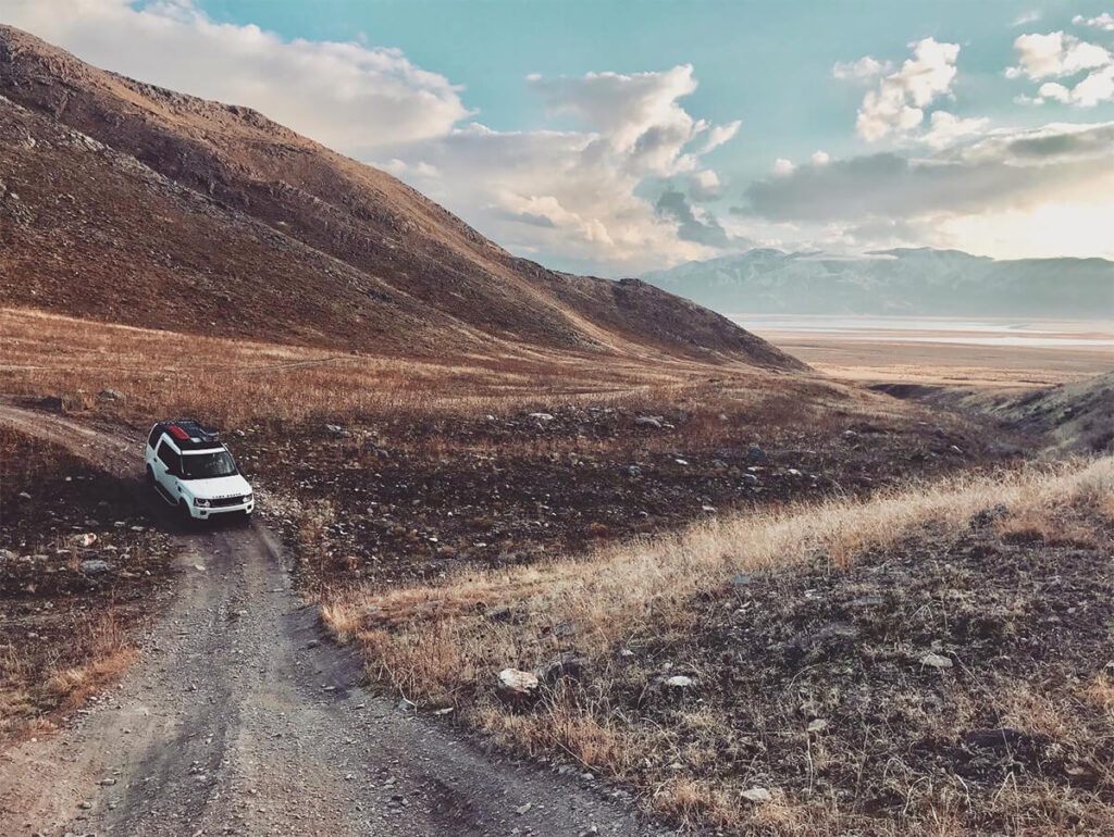 Lifted Land Rover Discovery 4 - Modern Off-roader With The Camel Trophy ...