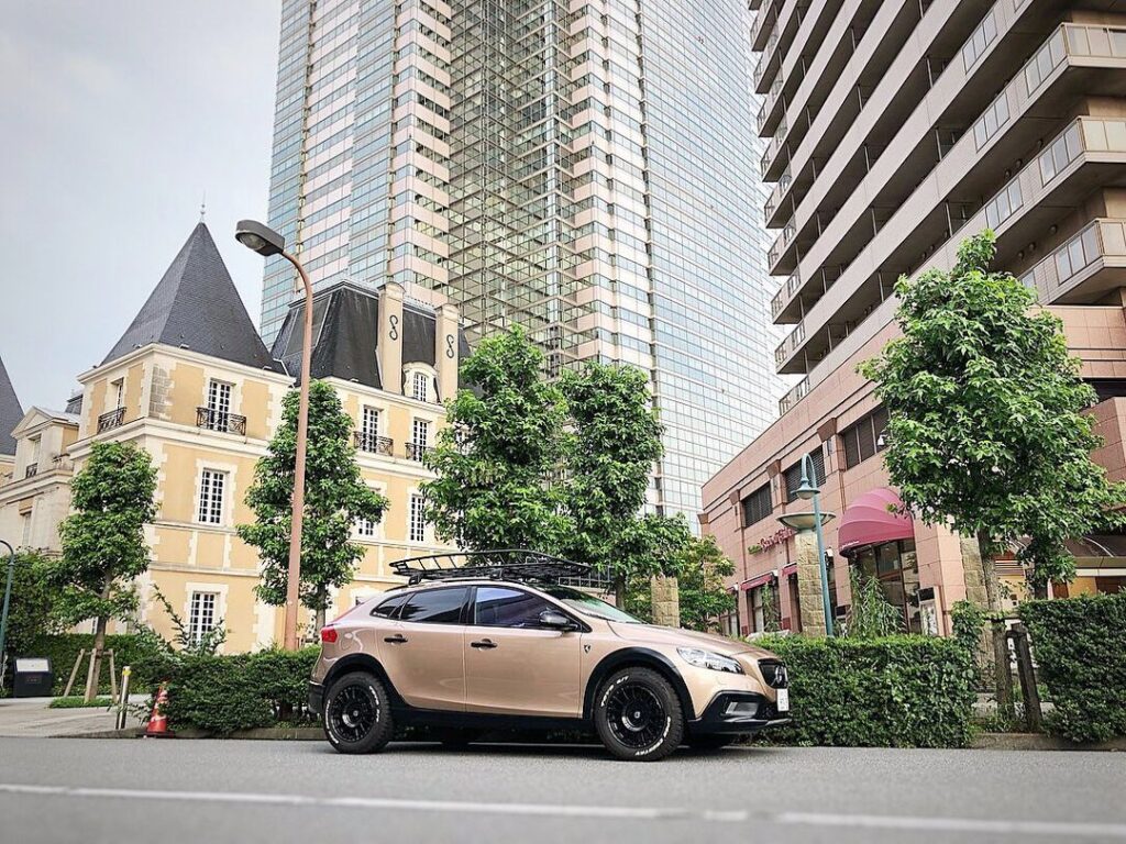 Lifted Volvo V40 Cross Country With Heico Sportiv Mods & Off-road ...