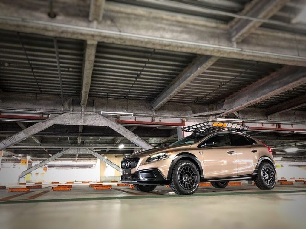 Lifted Volvo V40 Cross Country With Heico Sportiv Mods & Off-road ...