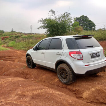 Lifted Suzuki SX4 With Off-road Tires – the Evolution From Rally to ...