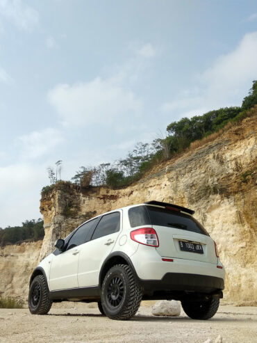 Lifted Suzuki SX4 With Off-road Tires – the Evolution From Rally to ...