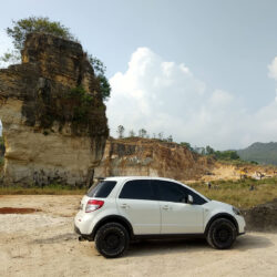 Lifted Suzuki SX4 With A/T Tires for Fun Off-road Adventures ...