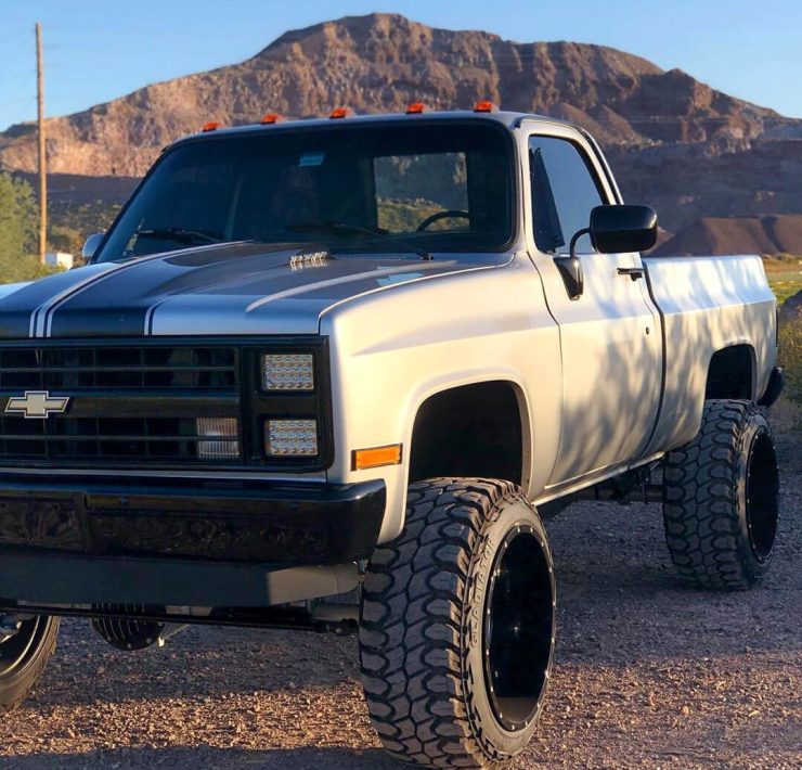 Lifted 1987 Chevy Silverado V10 - a Diamond in the Rough - offroadium.com