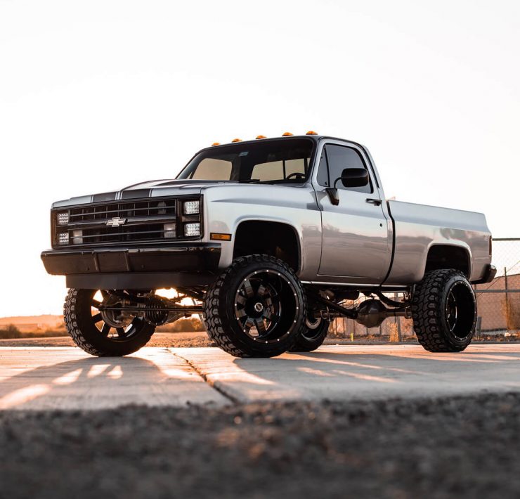Lifted 1987 Chevy Silverado V10 - a Diamond in the Rough - offroadium.com