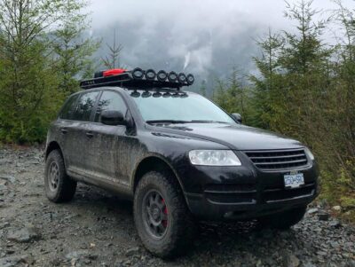 Black VW Touareg 7L Off road Build with a 2" Lift - offroadium.com